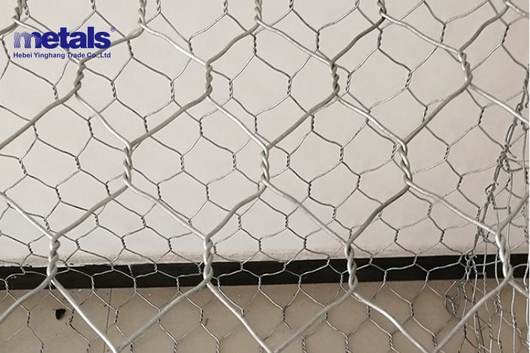 1-Inch Size Hex Netting Wire Mesh Made From Galvanized Steel In Silver